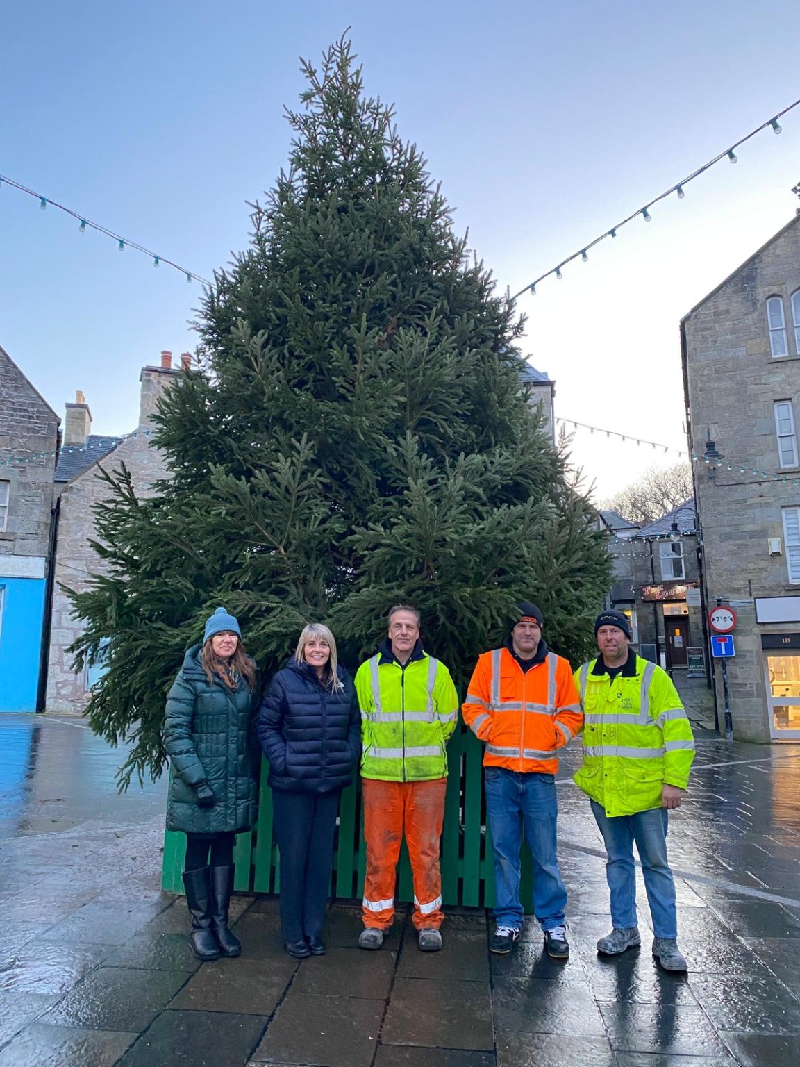 Market Cross Christmas Tree Arrives | Living Lerwick